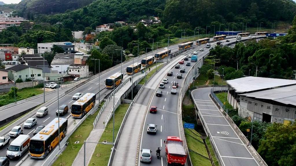 Correio do Brasil | Prefeitura entrega novos ônibus do BRT para a